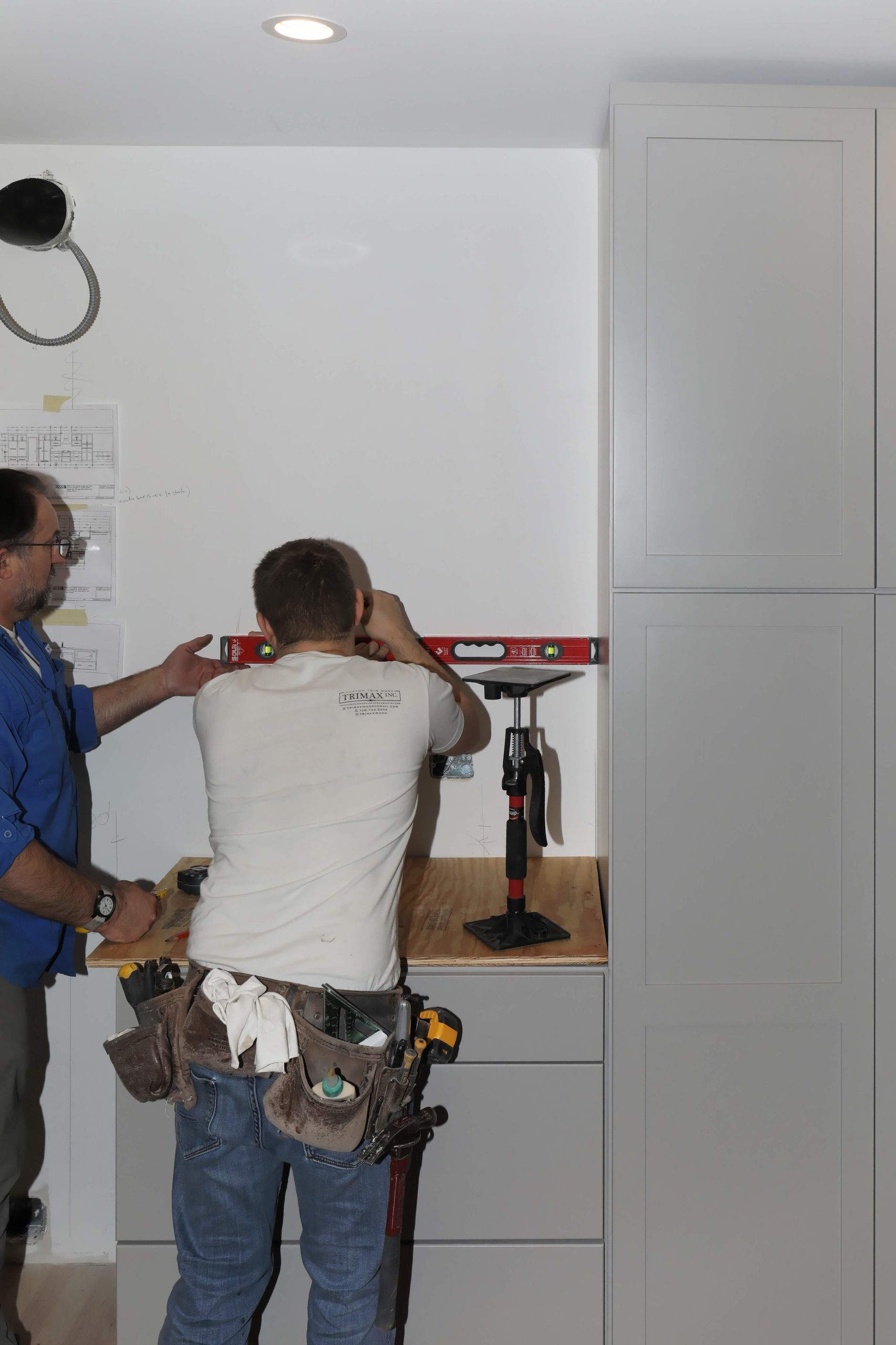 Using The 3rd Hand Cabinet Support System. | Gizmo Exteriors Repair ...